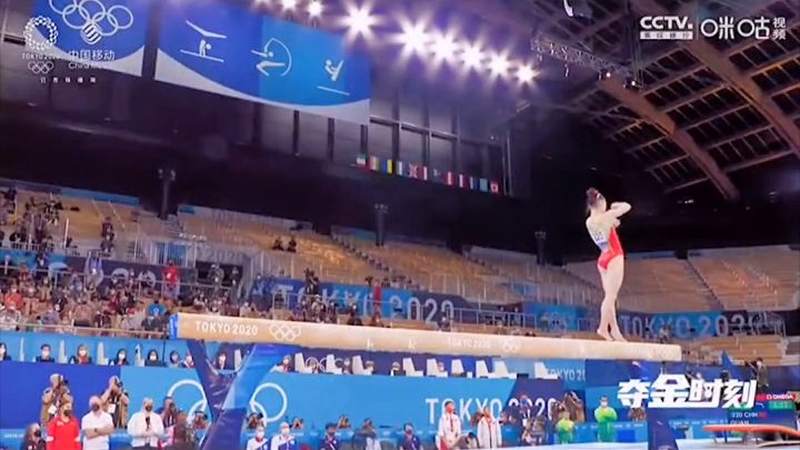 “戏精”管晨辰夺取金牌,萌翻全场,这个“袋鼠摇手”动作火了!