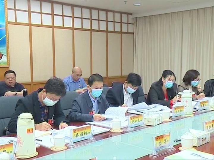 我市代表团审查计划报告、预算报告