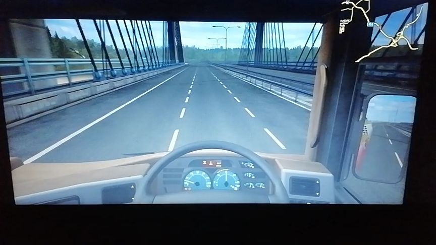 老司机老魏:试玩英国卡车模拟我喜欢这辆雷诺A级车