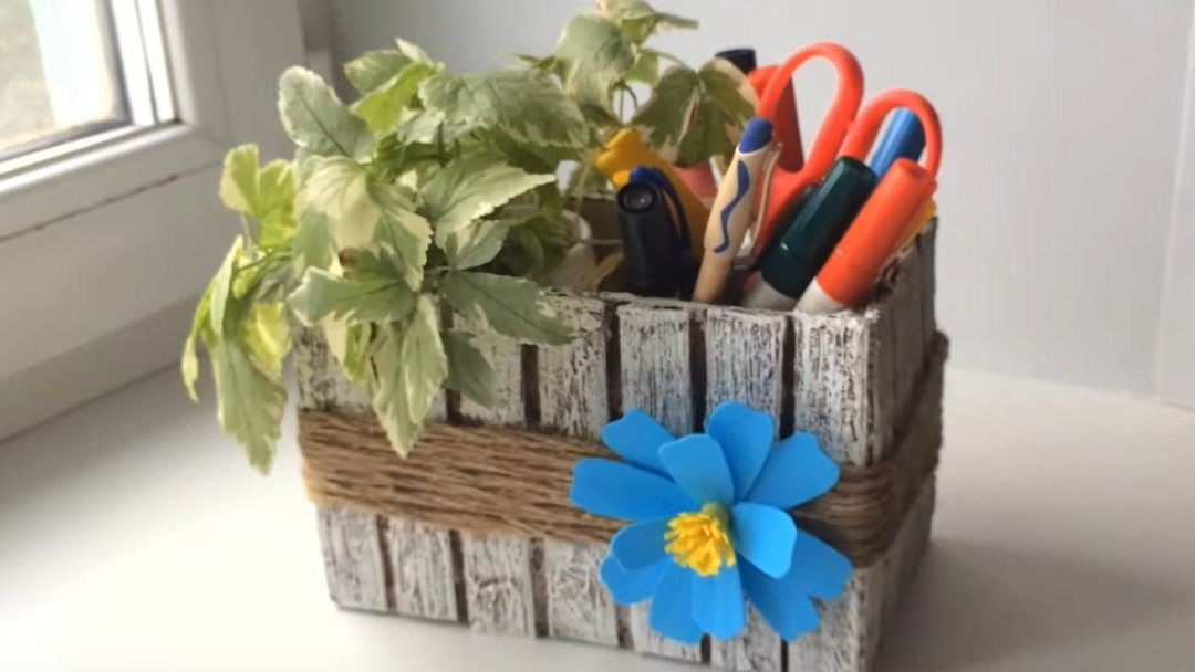 用纸板制作一个,花篮笔筒,简单又好看