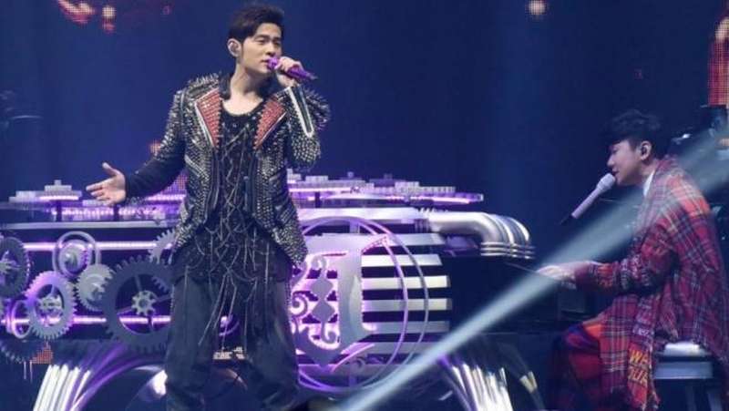 天王也会翻车?林俊杰周杰伦演唱会尴尬忘词,粉丝:无情嘲讽