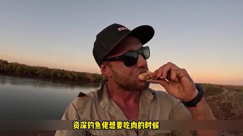 资深钓鱼佬想吃肉,不用花钱买只需背鱼竿挥两下,就能获得美食