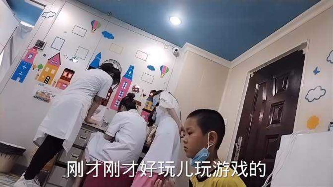 多动症儿童复诊,小动作不断,建议家长要多跟孩子沟通!