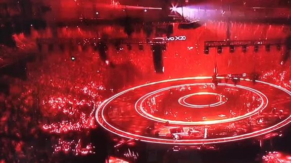 江苏卫视跨年演唱会舞台设计,灯光、演员阵容都很用心!秒杀浙卫
