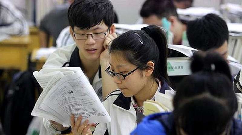 为什么中国学校禁止初中生早恋,而美国人却没有?看完心情复杂!