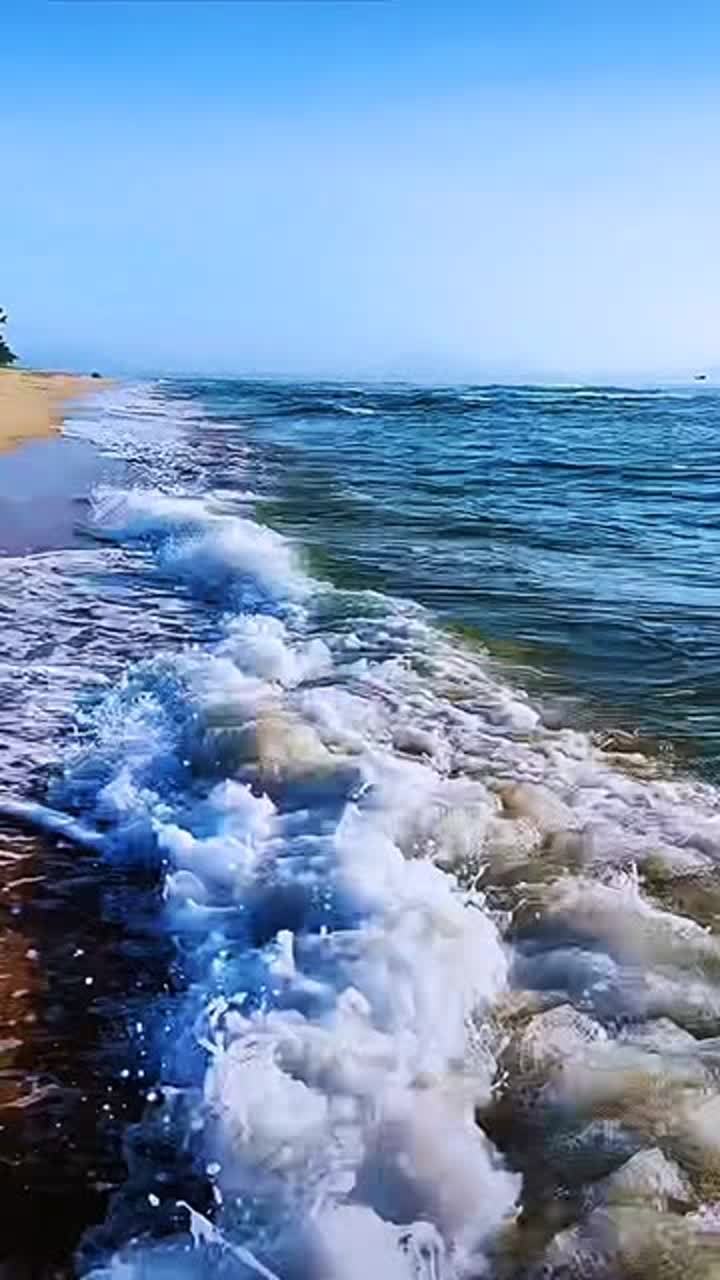 潮起潮落 我听见海浪的声音 喜欢大海向往蓝天