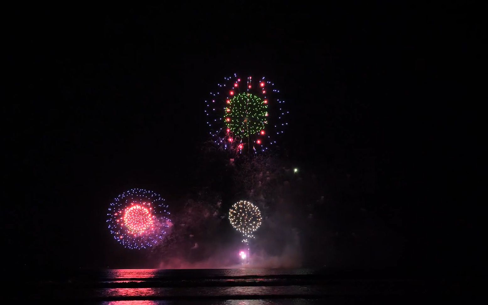 ...节日春节国庆节烟花烟火礼花绽放浪漫唯美烟花粒子色彩动态视频素材