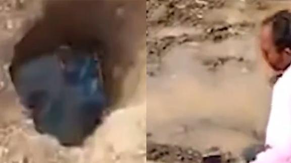 印度村民迷信"神河水"治新冠,涌到河边挖水狂喝,现场画面曝光