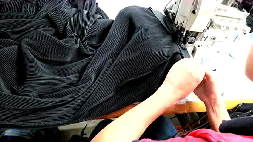 拷边机拉裤腰松紧