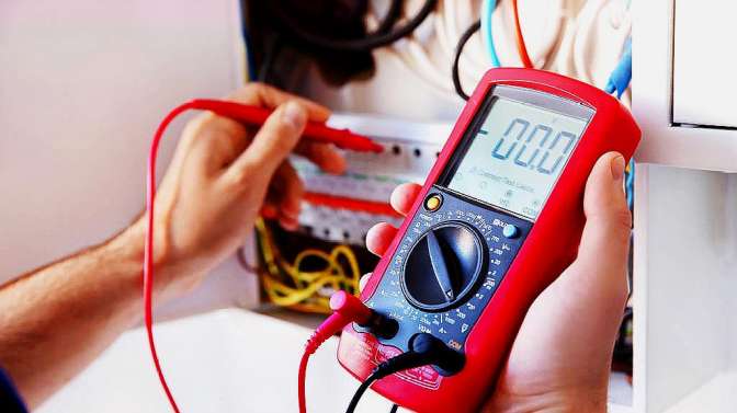 插座一用电就跳闸,新手电工查故障很吃力?教你2招,快速查故障