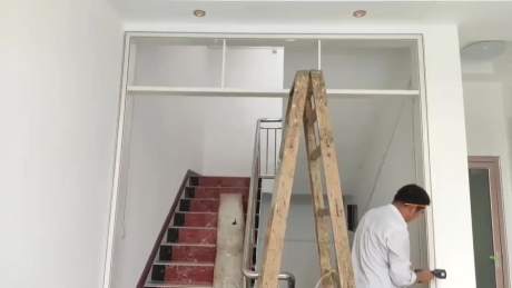 二楼楼梯口,推拉门套的安装固定方法,门头的造型设计真漂亮