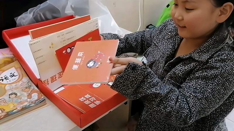 前几天给女儿买的网上辅导,书回来了,下个月开始网课