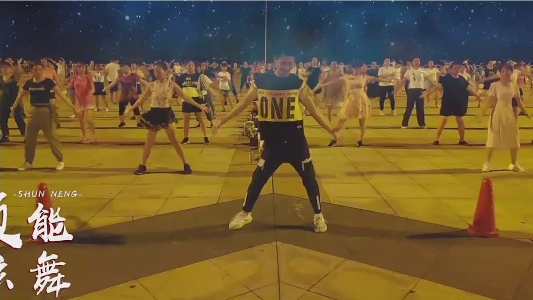 凤凰传奇《嗨MrsLeta》广场舞拉丁舞步,优雅大气又好看