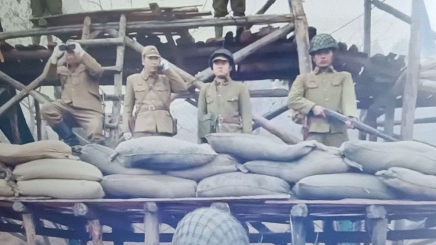 战士们拼死保护医疗运输部队