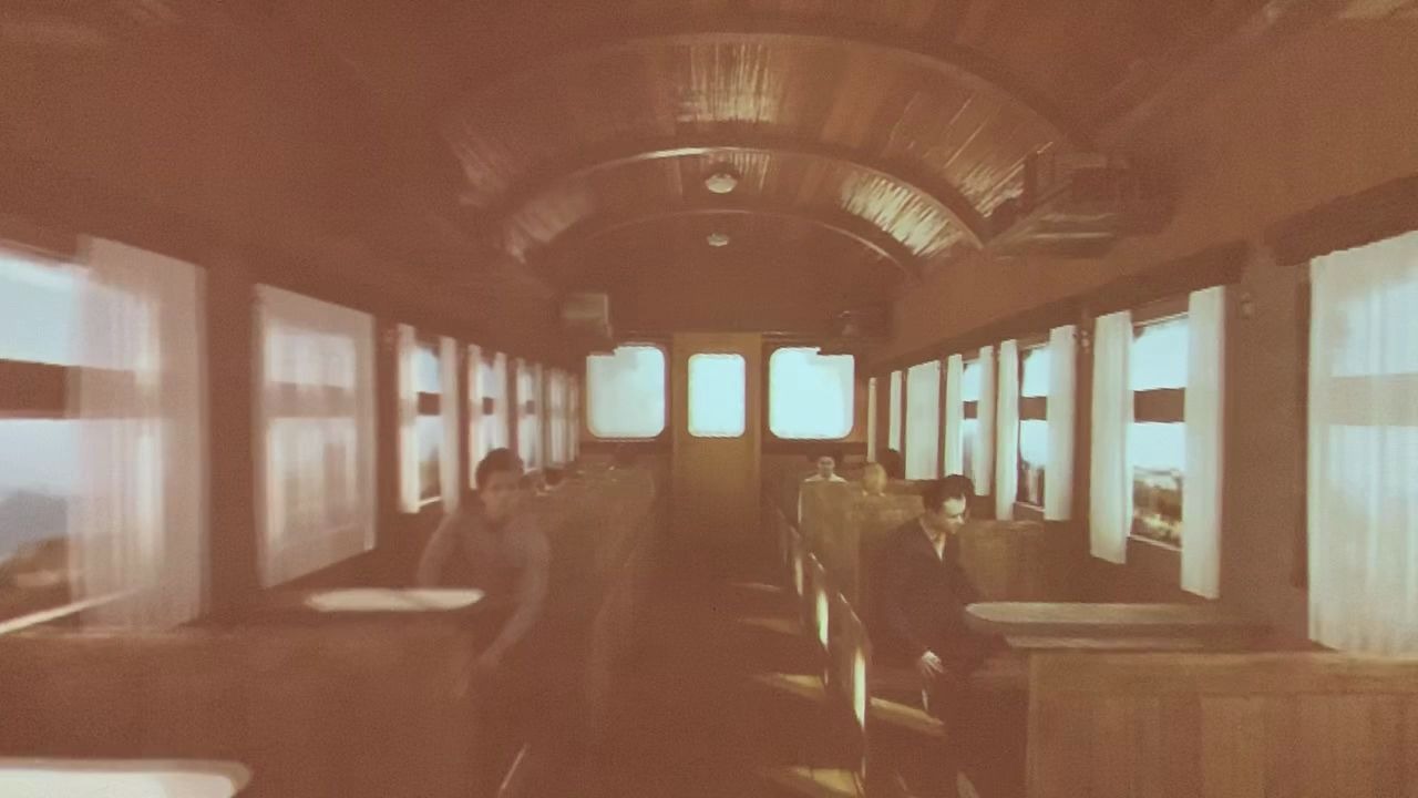 模拟民国时期,从那时的天津站登上前往过去的火车。