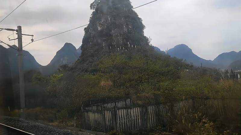 火车驶过桂林,真不敢相信眼前看到的一切,内心五味杂陈!