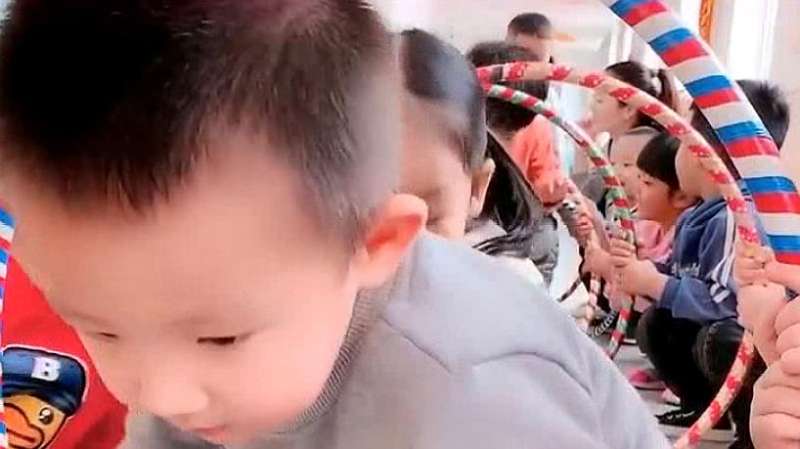 这是我们幼儿园最火的室外游戏,孩子们都很投入,值得推广!