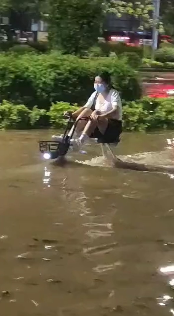 共享电动车一车多用,水陆两栖功能都有了?