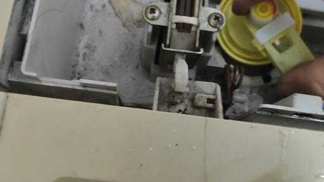 洗衣机开机发出滴滴滴声响,师傅教您只需几块钱就可以搞好。