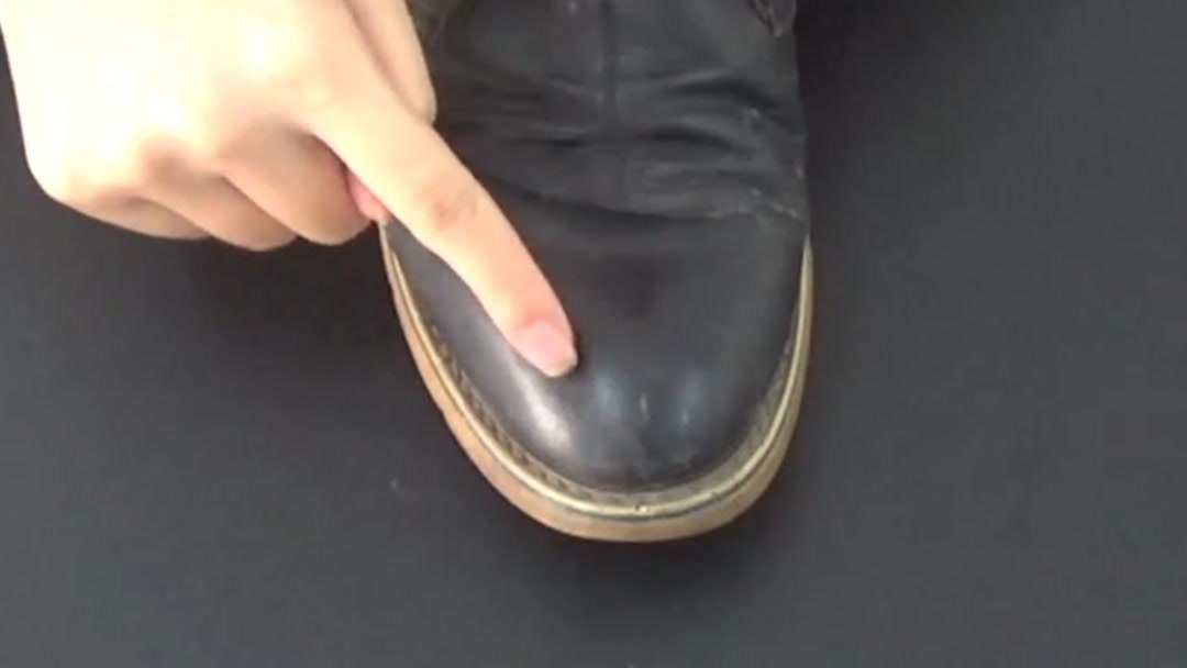 皮鞋蹭破皮了不用怕!只需找到厨房这一样,轻松修复不留痕