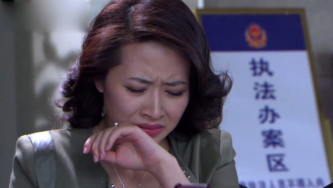 劝和小组:姑娘嚣张跋扈,当众摔碎翡翠手镯,店员:101万3千