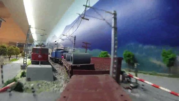 另一个视角带你看火车模型运转