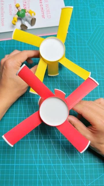 纸杯做一个飞行器,简单又好玩