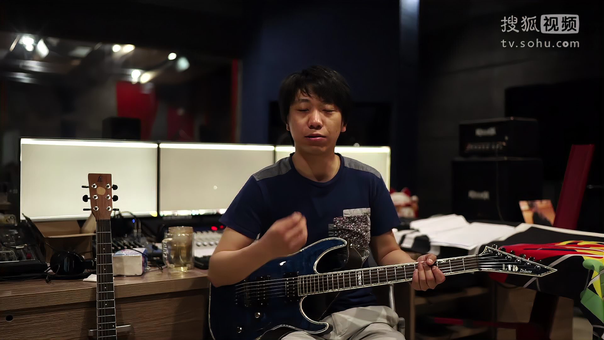 新手快速抉择 学木吉他还是电吉他?