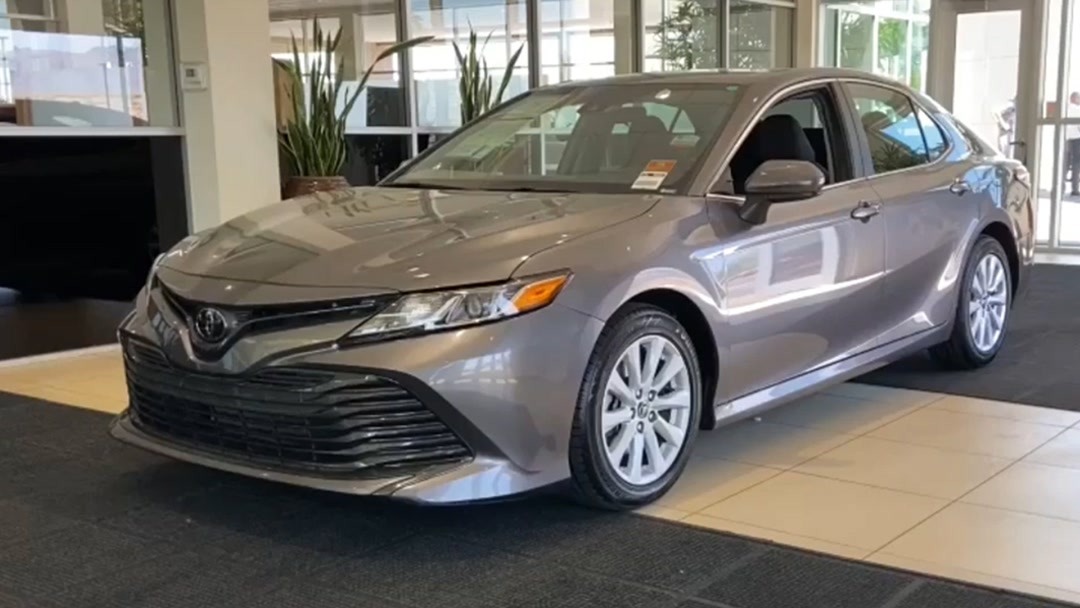 店内实拍2022款丰田凯美瑞,外观内饰静态体验,太帅了