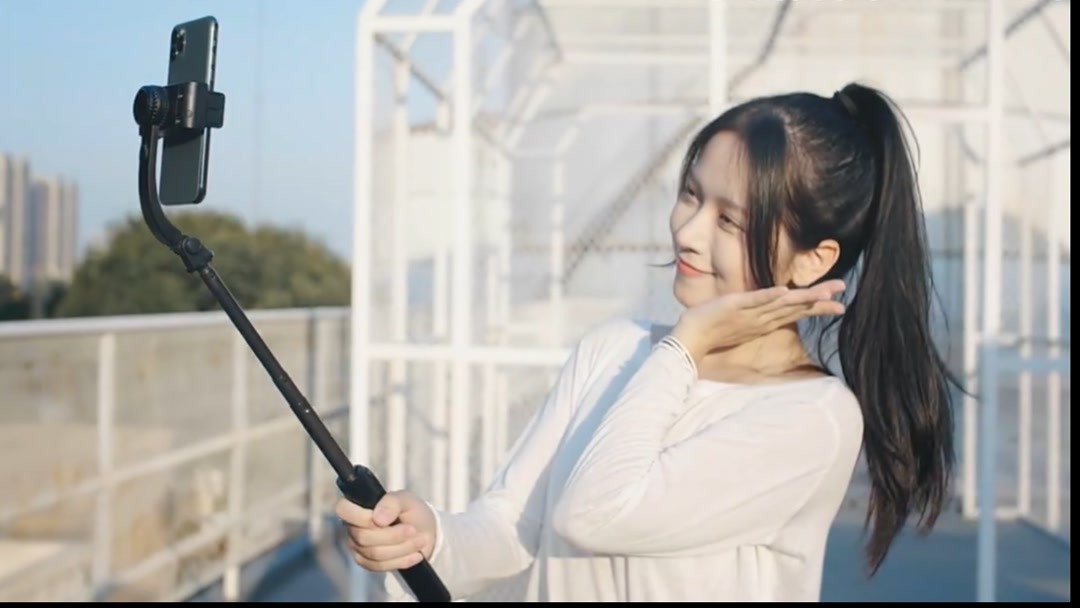 手机云台稳定器蓝牙自拍杆一体式直播三脚架多功能拍照桌面支架