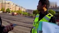 一电动车闯红灯被撞要求判汽车责任, 交警怼的太解气了