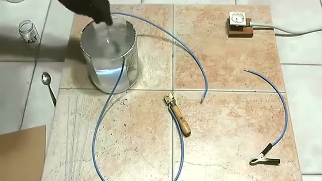 农村牛人发明:小型电焊机,能随车携带...