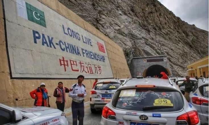 世界上唯一对中国不设防的国家,中国耗时20年修建这条天路