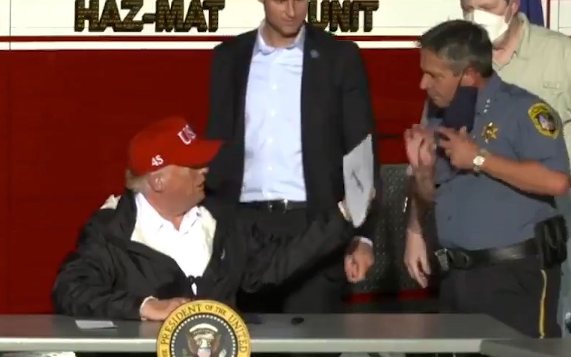 特朗普指点“致富经”:这是我亲笔签名 挂网上能卖1万美元