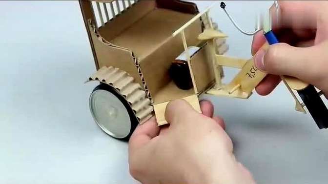 小学生手工作品一等奖,跑起来真快