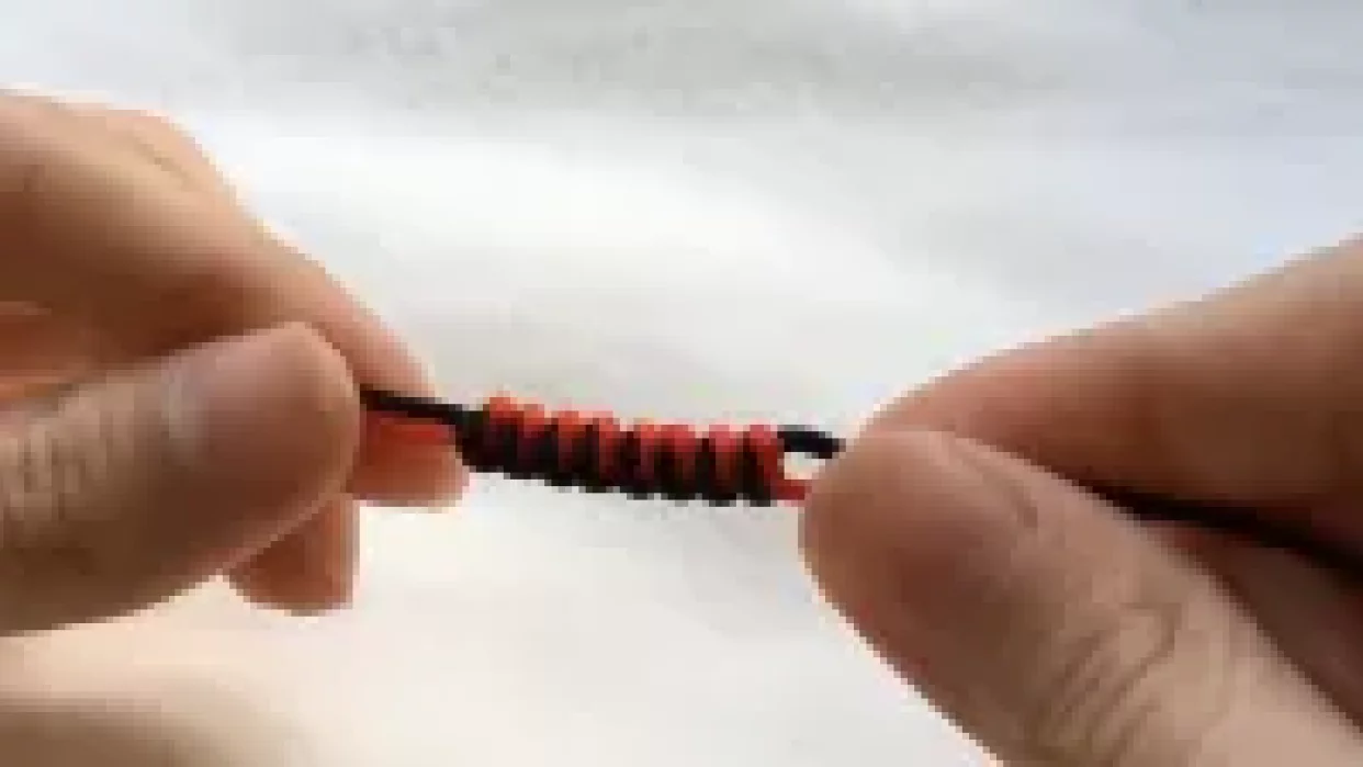 一种最简单又好看的手绳编法,2个动作重复做就可以,一起动手吧