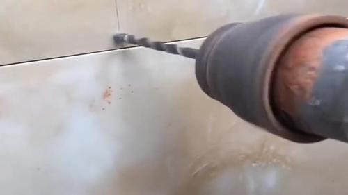 方法总比困难多,打瓷砖的时候容易打坏,可以试试这种钻头