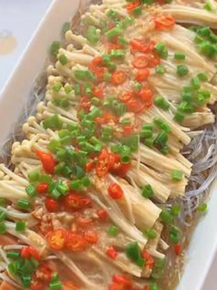 蒜蓉金针菇这样做,招待客人非常有面子