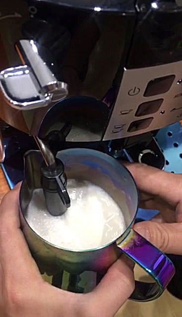 德龙ECAM22.110.B全自动咖啡机卡布奇诺制作过程