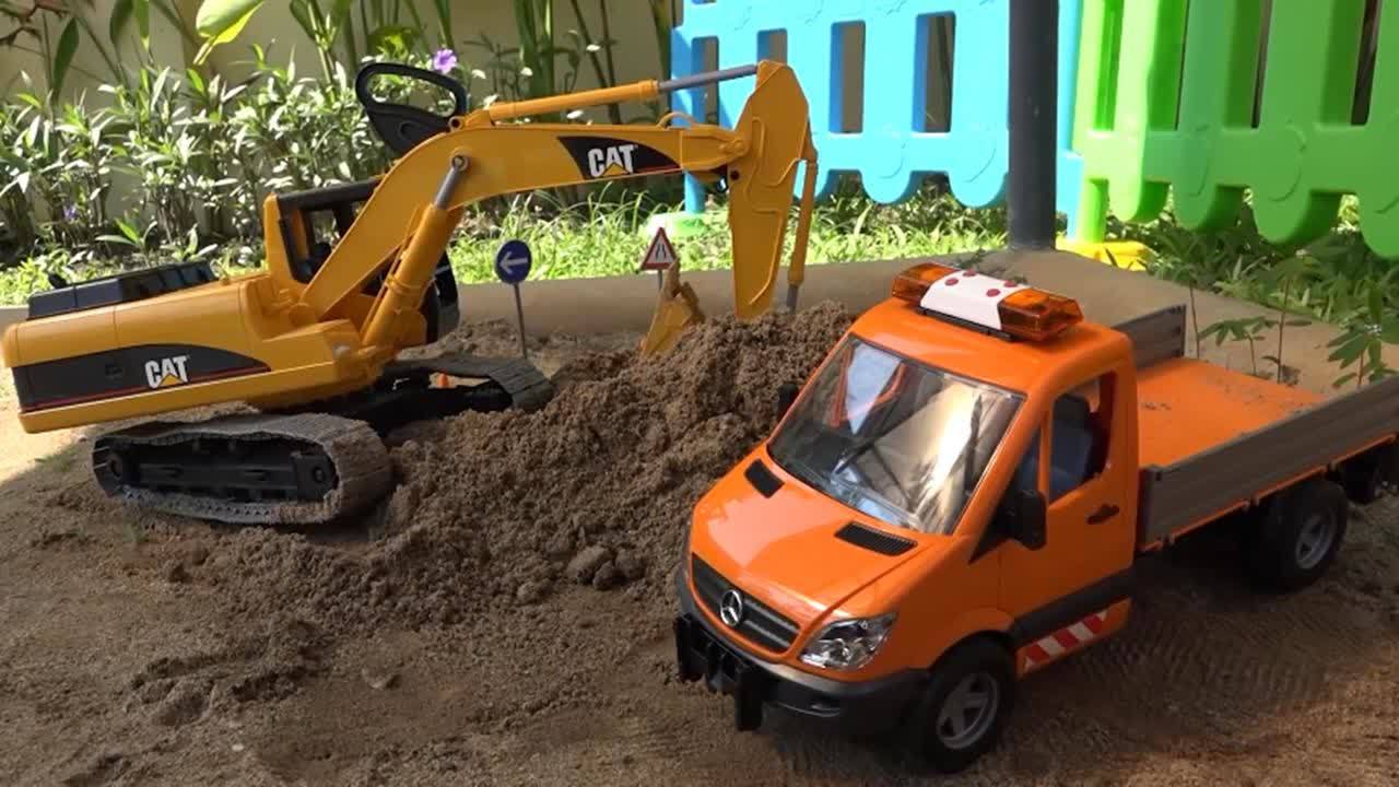 少儿早教:工程车建造桥梁,拖车救援事故消防车和司机!