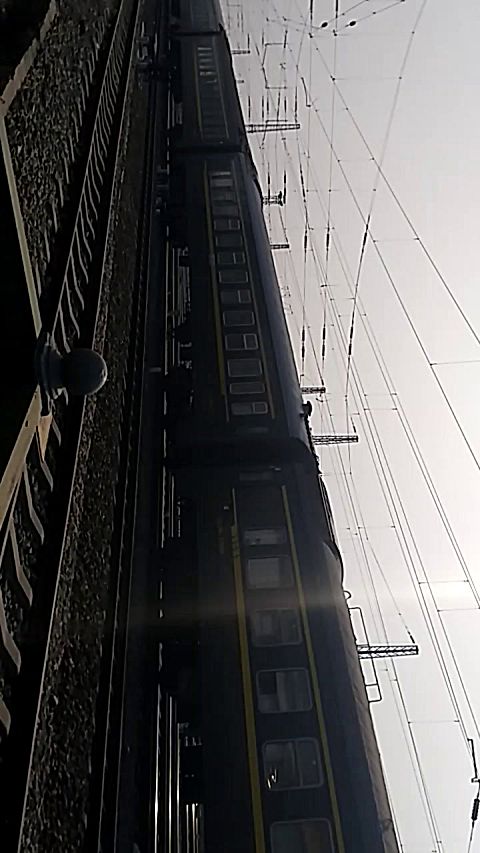 K655次列车(杭州～呼和浩特东)进南阳西站2道。