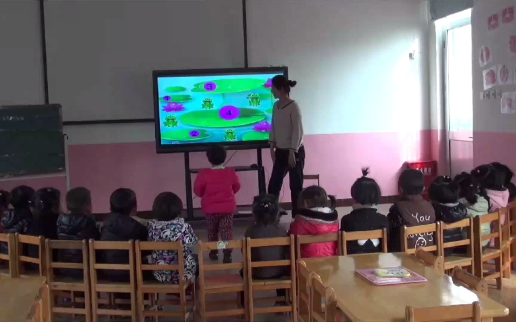 幼儿园公开课优质课小班科学《小青蛙捉害虫》课堂实录