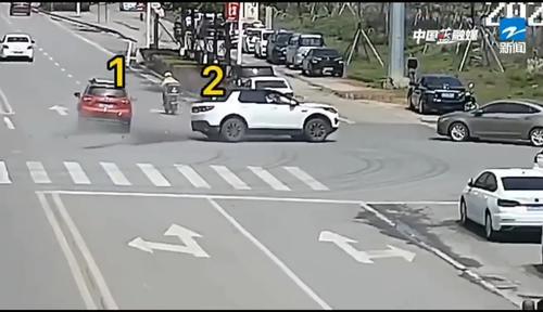 两车相撞,五车受损,这是谁的责任呢