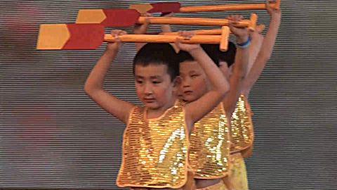 小脚丫幼稚园2017庆六一《众人划桨开大船》