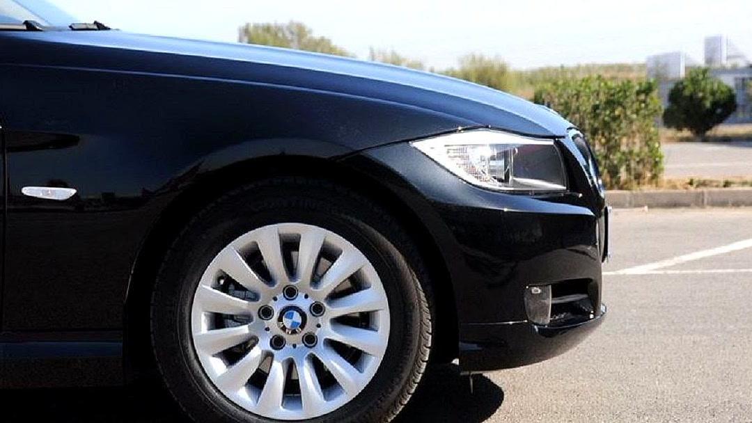 在车内如何判断右侧车轮的位置?老司机来教你,新手学会不求人