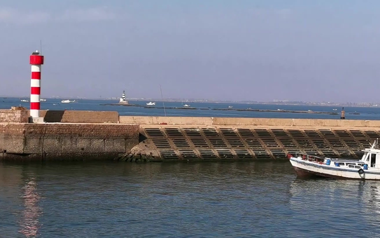 大疆无人机撞塔坠落