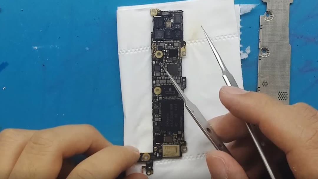 拆机iPhone5S,手机发热严重掉电快,原来是USB控制管