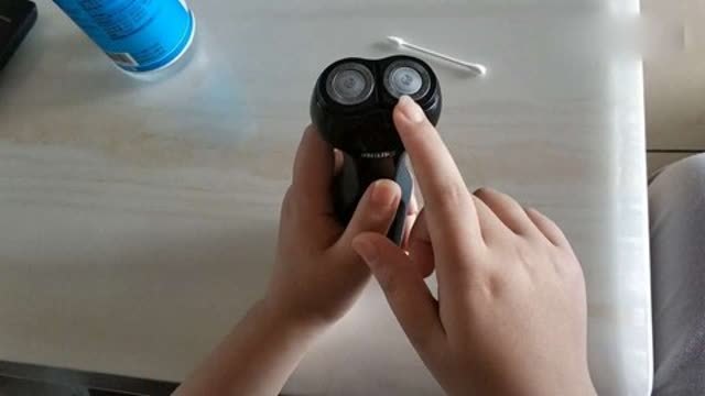 电动剃须刀用久了不锋利,涂点它,立马变得比新的还好