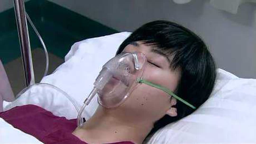 生命:医生做手术,一天一晚没睡觉,结果手术一结束立马当场晕倒