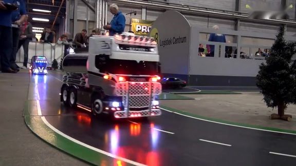 RC卡车,世界上最长的斯堪尼亚车队和一个破卡车!